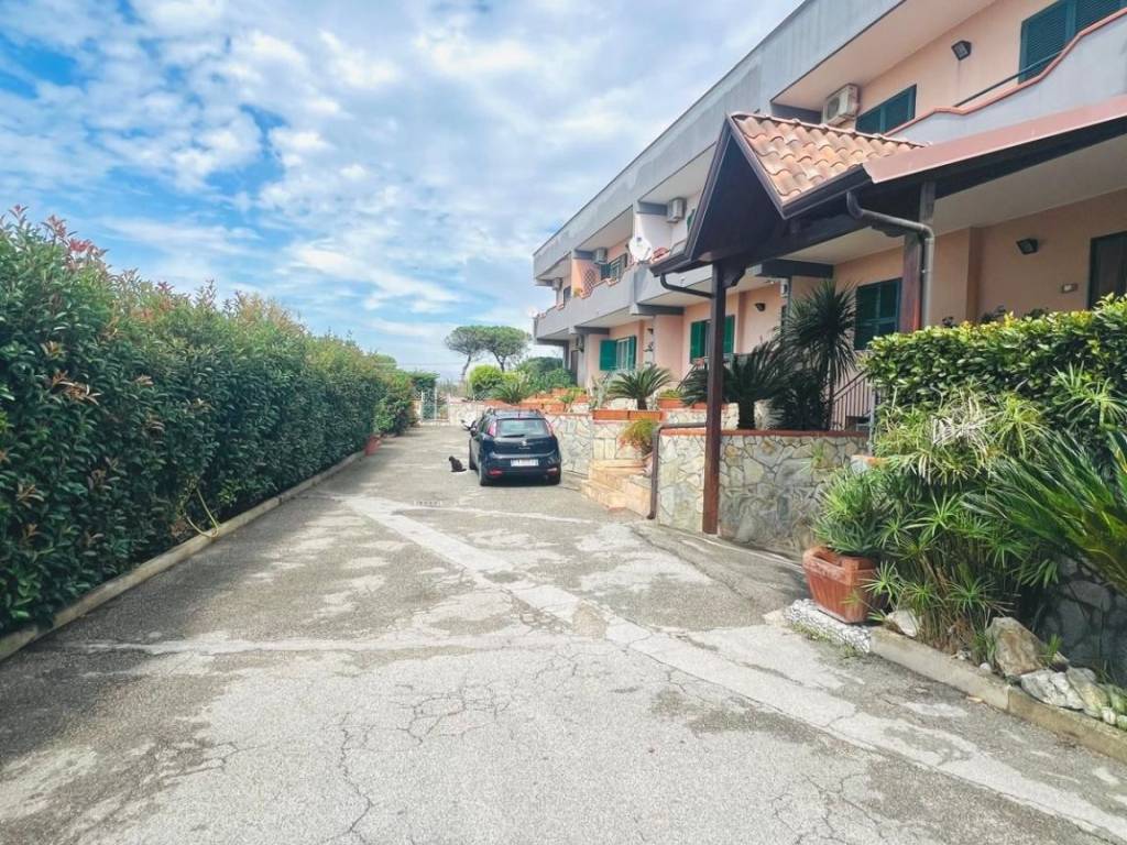 Vendita Villa a schiera in via San Nullo Giugliano in Campania. Buono ...