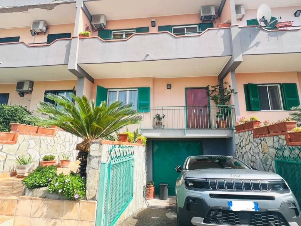Vendita Villa a schiera in via San Nullo Giugliano in Campania. Buono ...