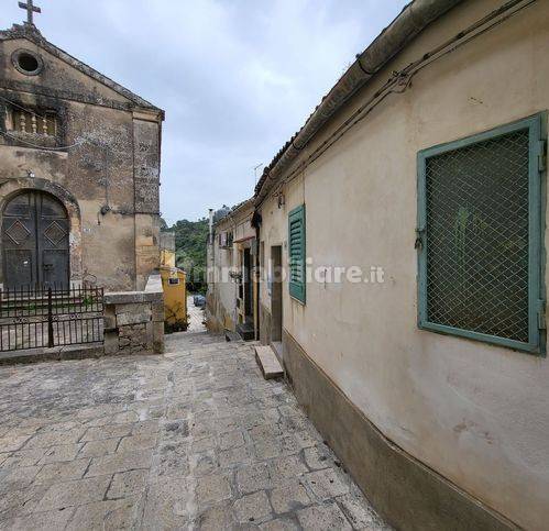 Vendita Villa unifamiliare in via Aquila Sveva 46 46 Ragusa. Da ...