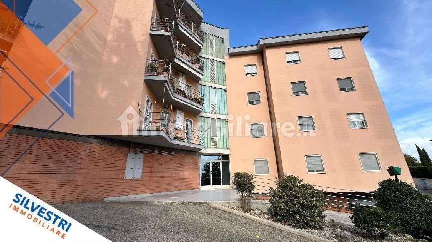Vendita Appartamento in via Enrico Fermi. Benevento, rif. 126123863