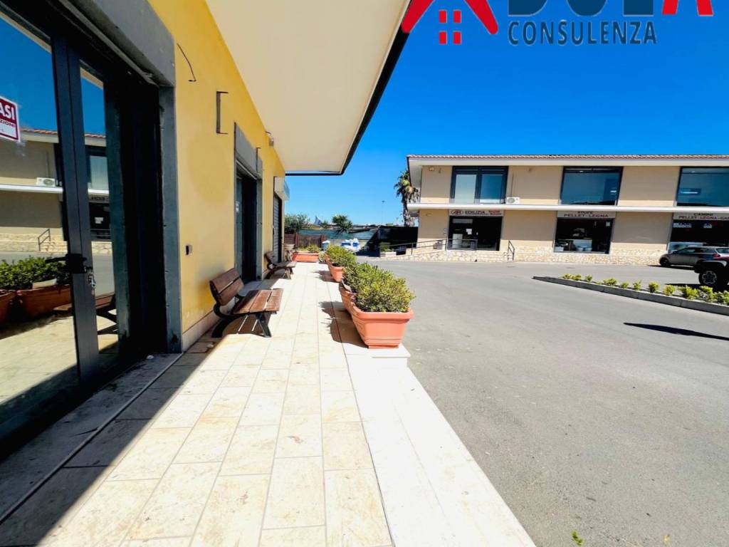 Attività commerciale via San Nullo, Giugliano in Campania, Rif ...