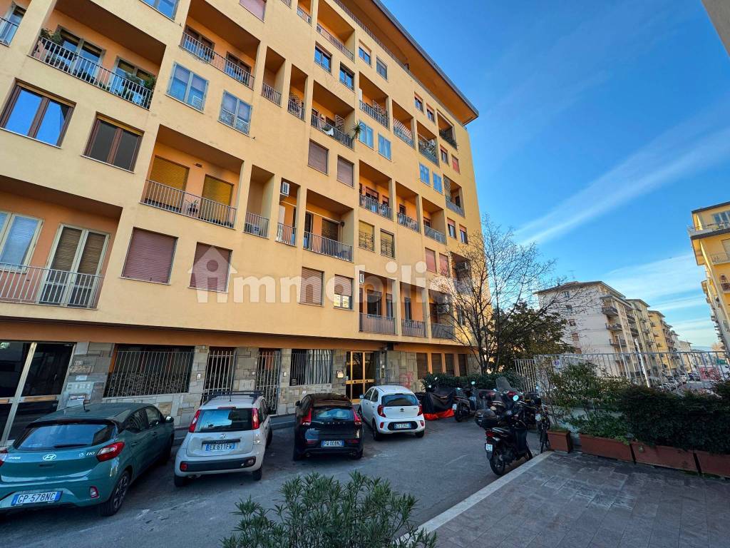 Sale Apartment Florence. 2-room flat in viale Francesco Redi 149. Good ...