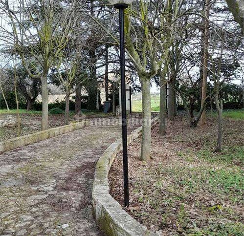 Vendita Villa unifamiliare in via Pozzo Ronco Gioia del Colle. Buono ...