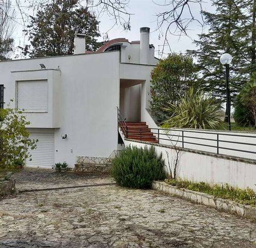 Vendita Villa unifamiliare in via Pozzo Ronco Gioia del Colle. Buono ...