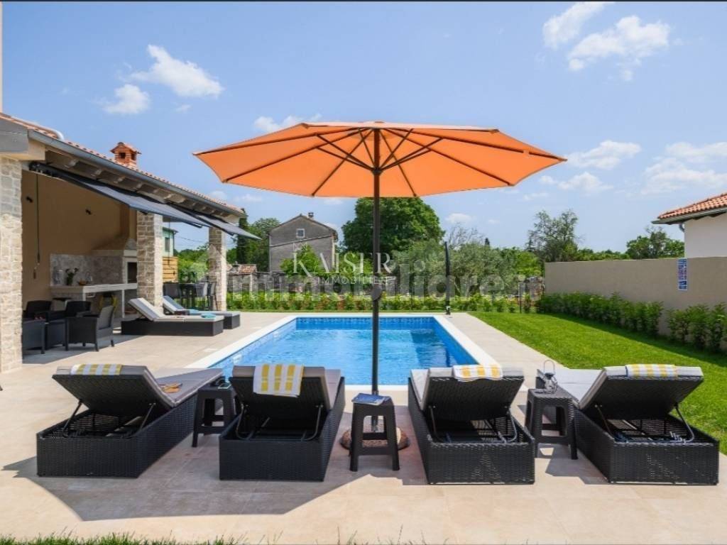 Vendita Terratetto unifamiliare Rovigno. Nuova, posto auto, 190 m², rif ...