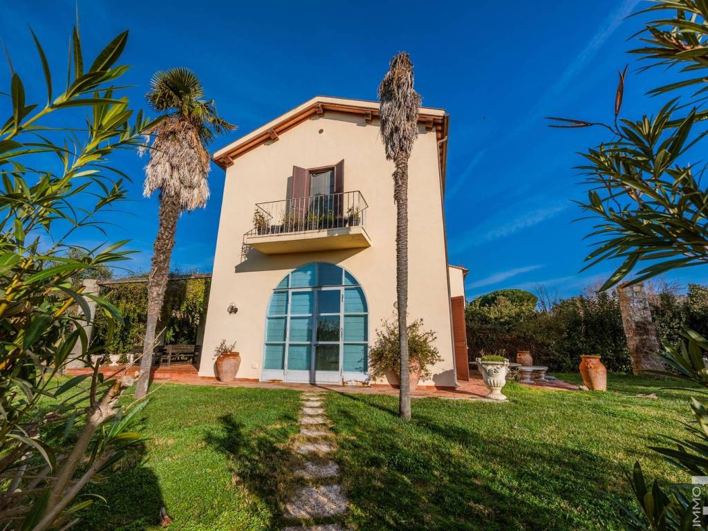 Vendita Rustico in Strada Vicinale dei Poggi Orbetello. Buono stato ...