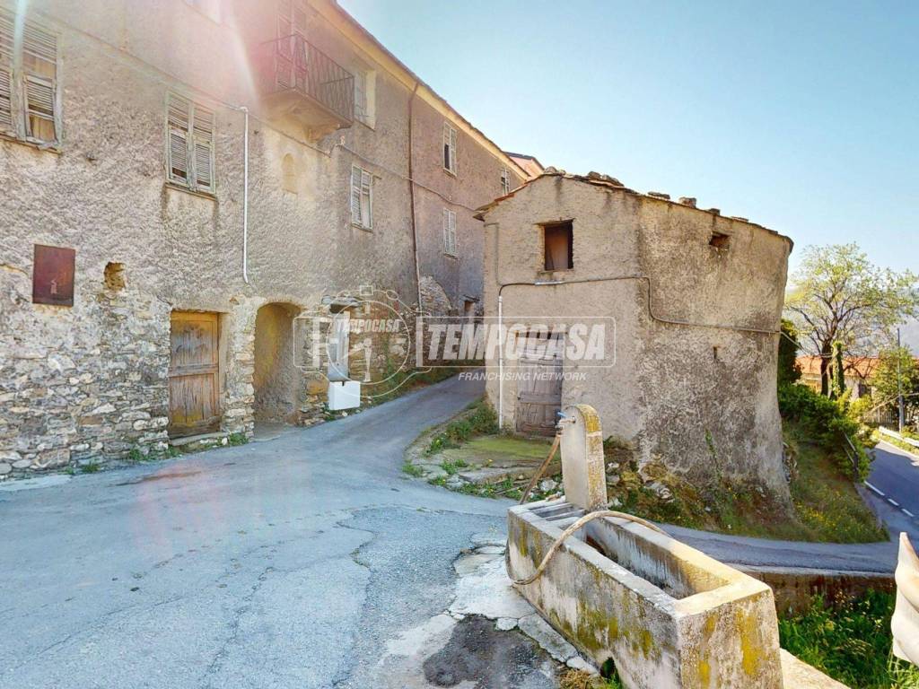 Vendita Rustico in Sp14 4 Ranzo. Da ristrutturare, 350 m², rif. 126174797