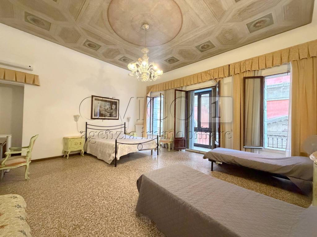 Sale Apartment in Campo San Bortolomio 5396. Venice. Good condition ...