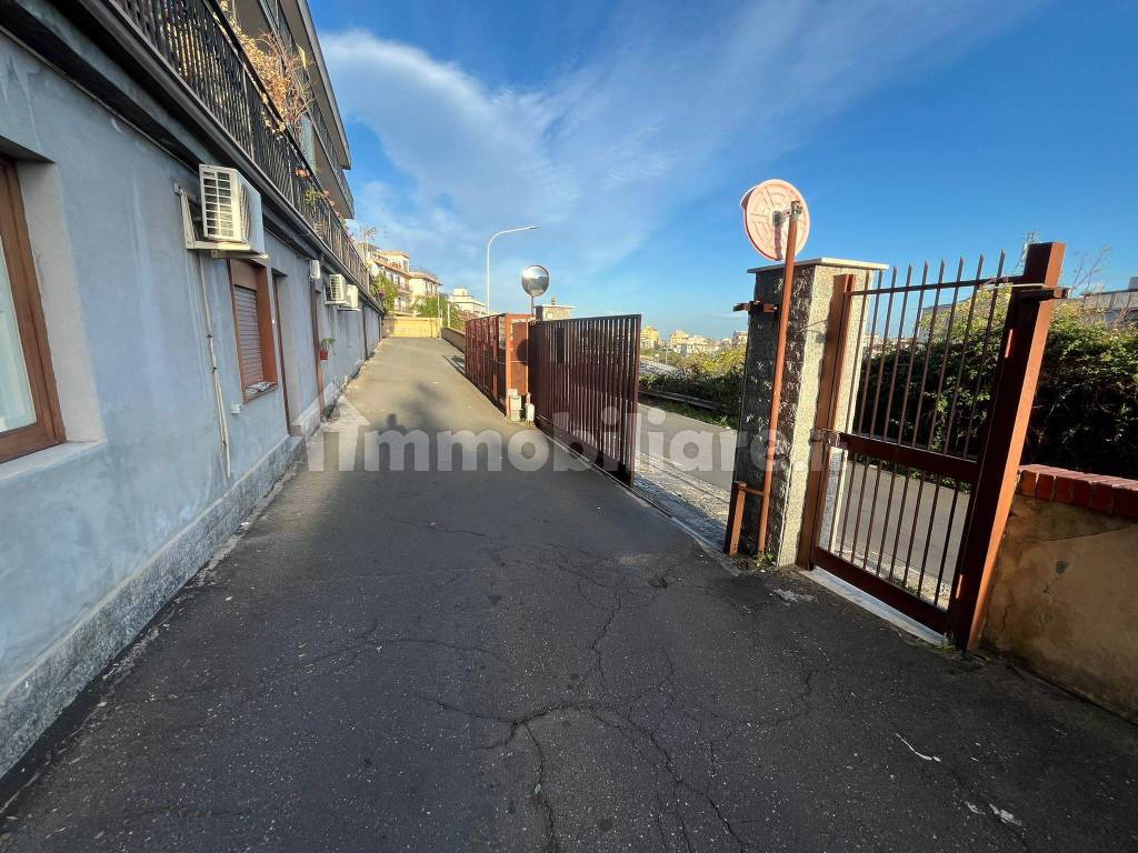 Vendita Appartamento Catania. Quadrilocale in via Bronte. Da ...