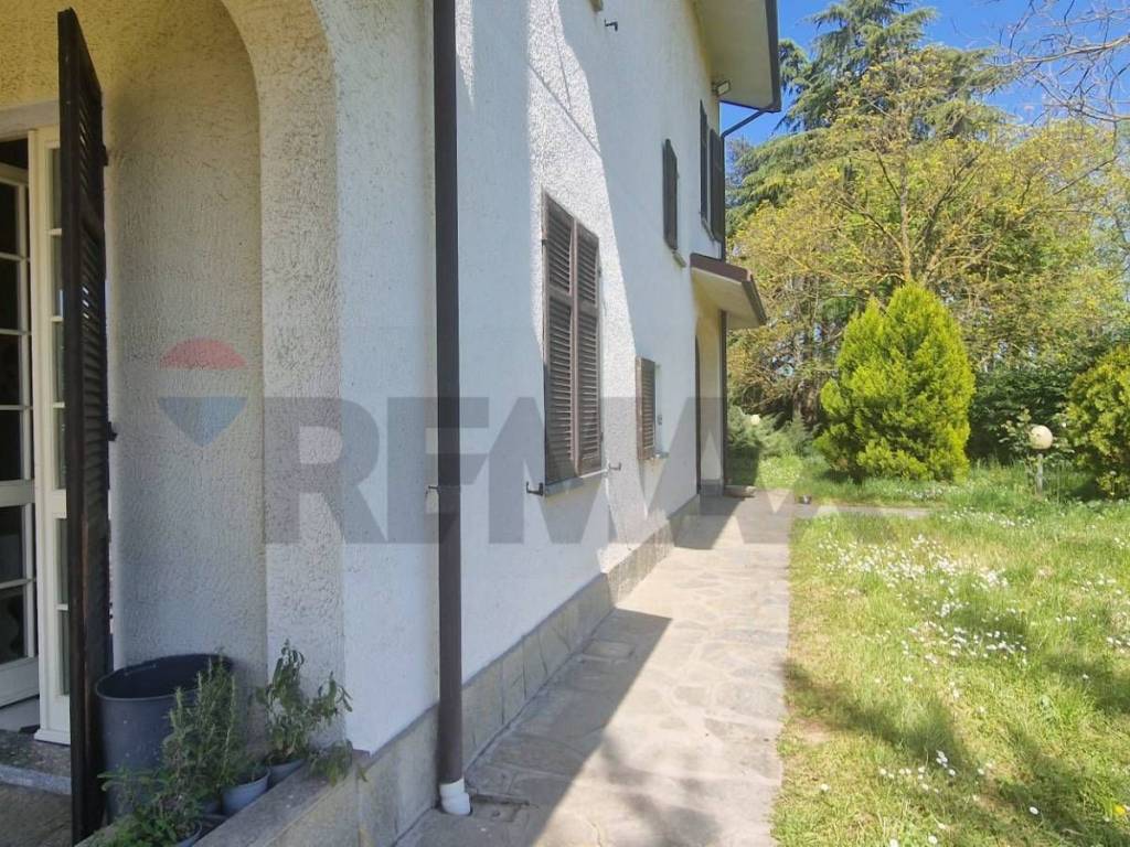 Vendita Villa unifamiliare in via Strada Vecchia di Valenza 13 Sale ...