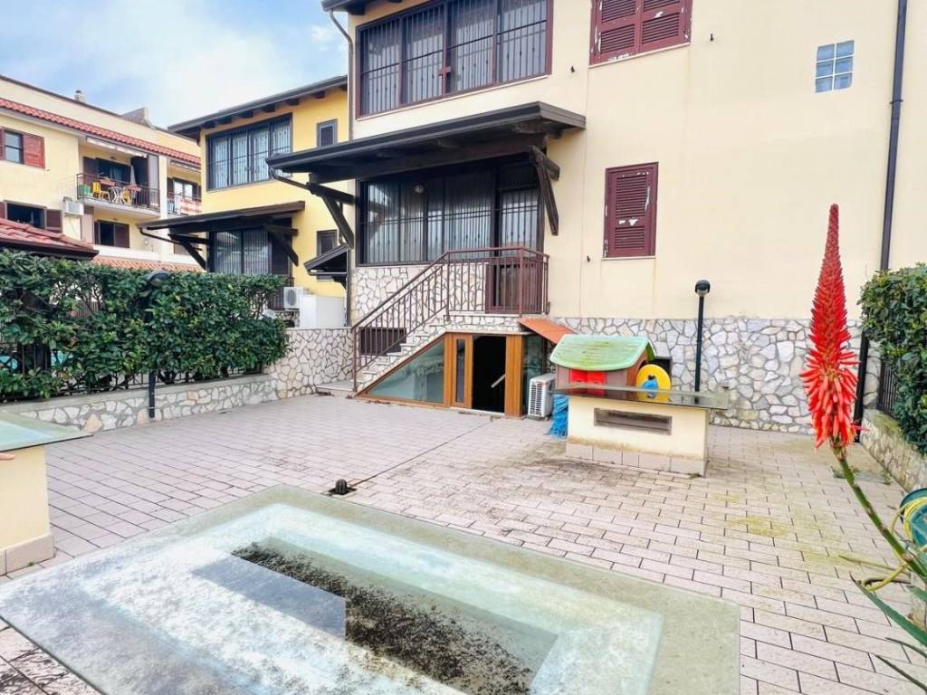 Vendita Villa a schiera in via San Nullo Giugliano in Campania. Buono ...