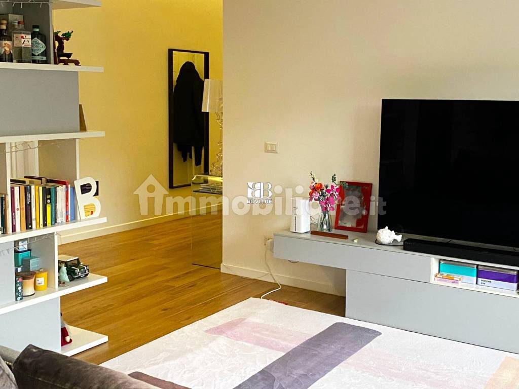 Vendita Appartamento Roma. Trilocale in viale Tirreno. Buono stato ...