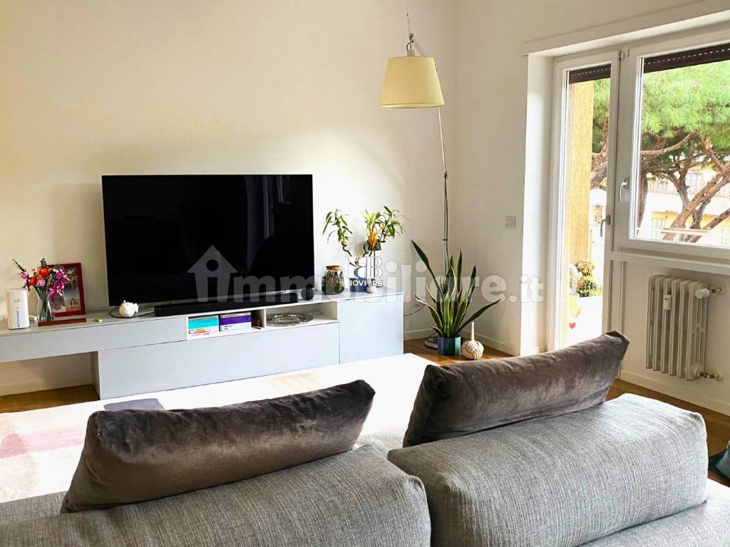 Vendita Appartamento Roma. Trilocale in viale Tirreno. Buono stato ...