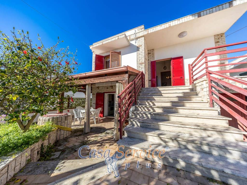 Vendita Villa unifamiliare in via Sardegna Racale. Buono stato, posto ...