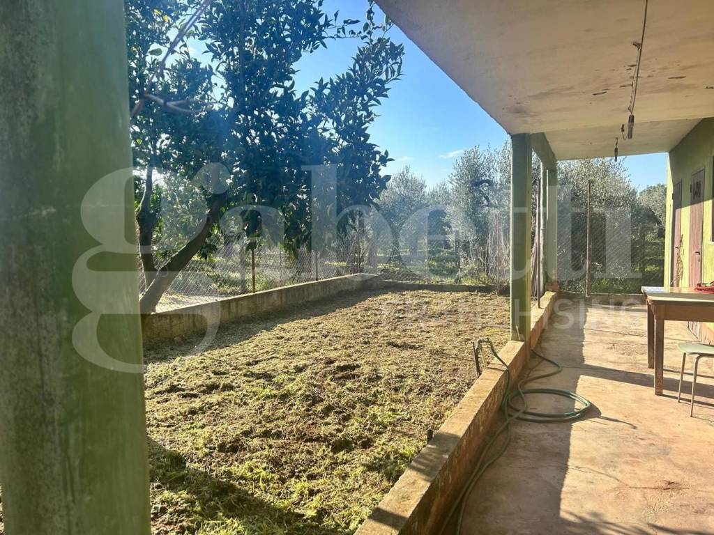 Vendita Villa bifamiliare in via appia antica Terracina. Da ...