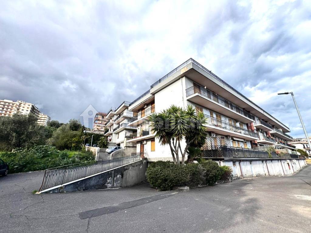 Vendita Appartamento Catania. Quadrilocale in via Bronte. Da ...