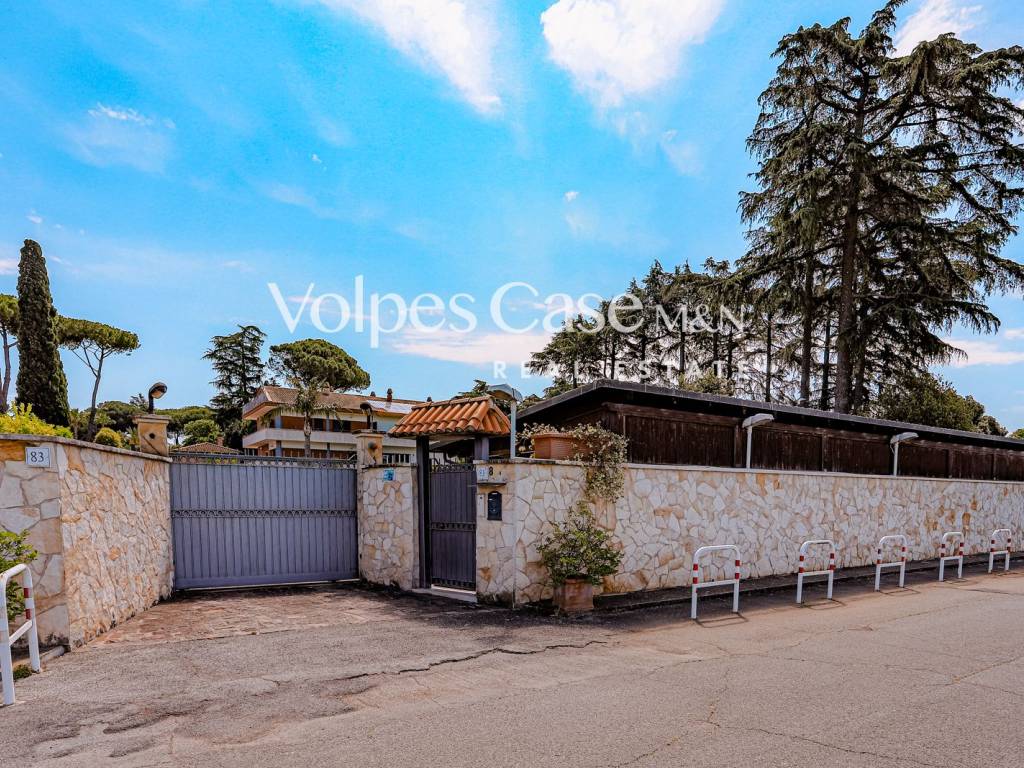 Vendita Villa bifamiliare in via Nomentana 960 Roma. Ottimo stato ...