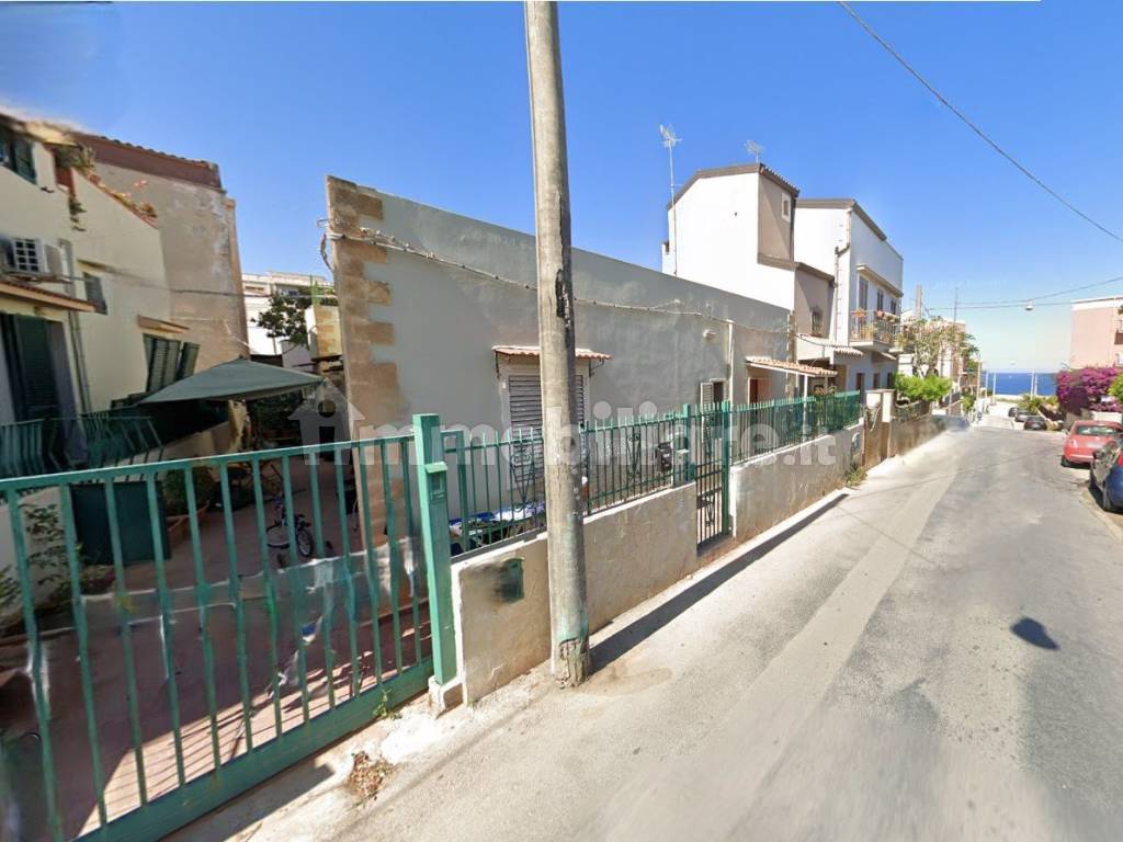 Sale Apartment Syracuse. 4-room flat in via Alaimo da Lentini. Good ...