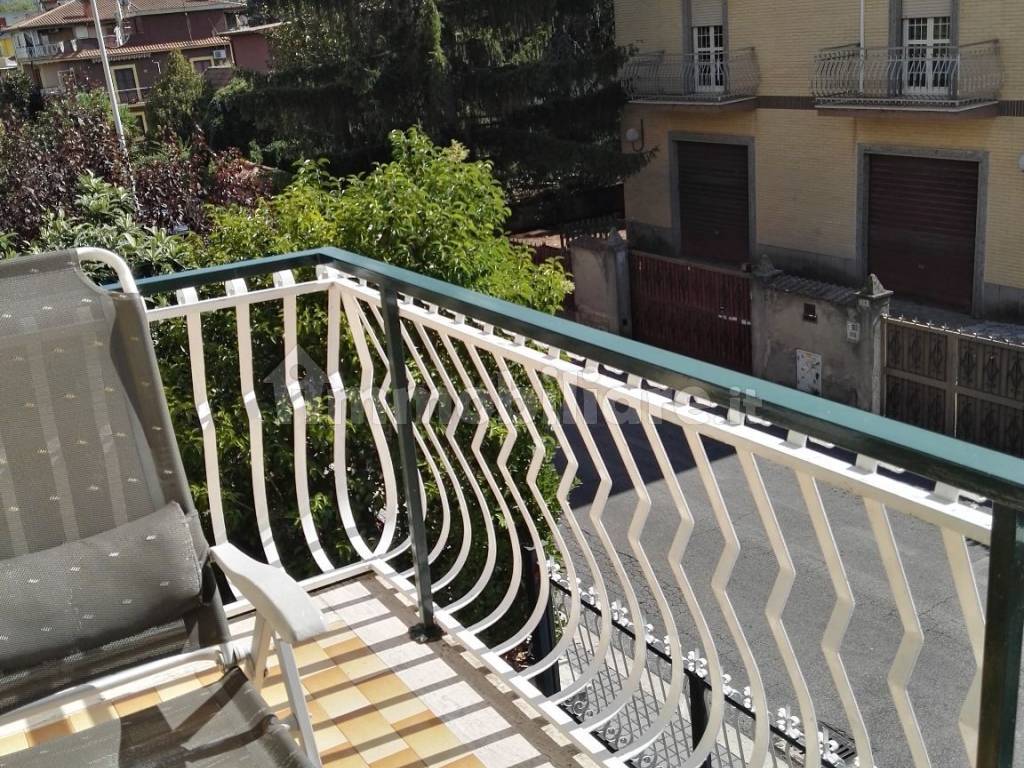 Vendita Appartamento Roma. Trilocale in via Monasterace 119. Buono ...