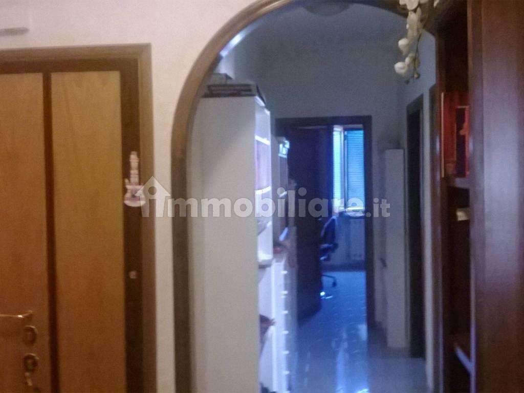 Vendita Appartamento Roma. Trilocale in via Monasterace 119. Buono ...