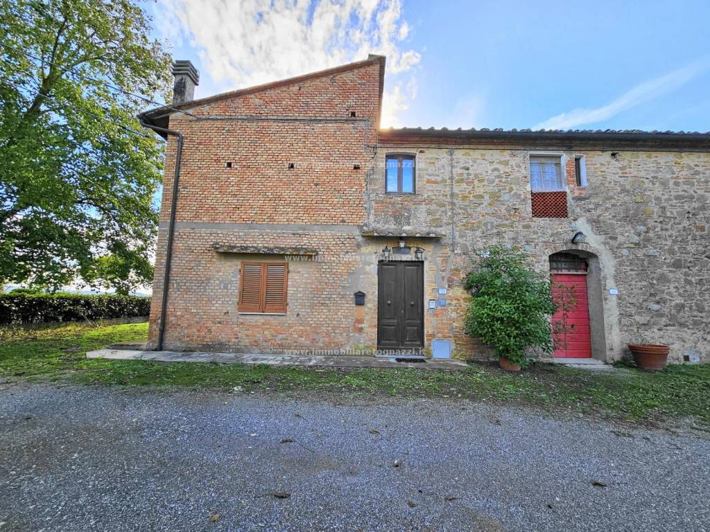 Sale Farmhouse in zona campagna Certaldo. To be refurbished, parking ...