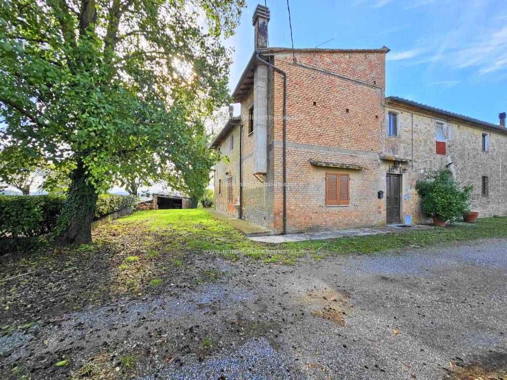 Sale Farmhouse in zona campagna Certaldo. To be refurbished, parking ...