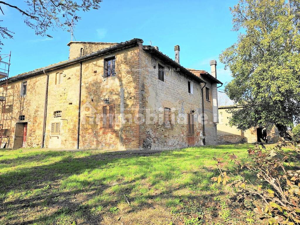 Sale Farmhouse in zona campagna Certaldo. To be refurbished, parking ...
