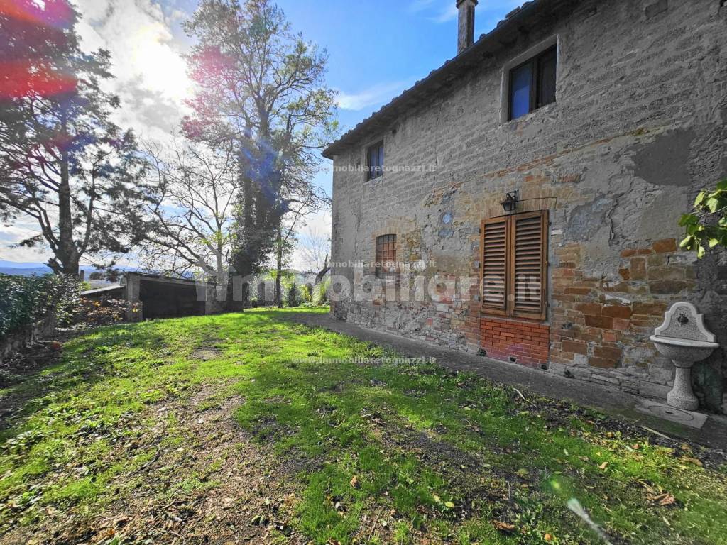 Sale Farmhouse in zona campagna Certaldo. To be refurbished, parking ...