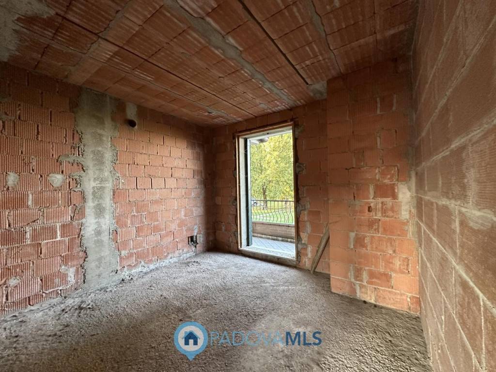 Vendita Villa bifamiliare in via Roma Due Carrare. Da ristrutturare ...