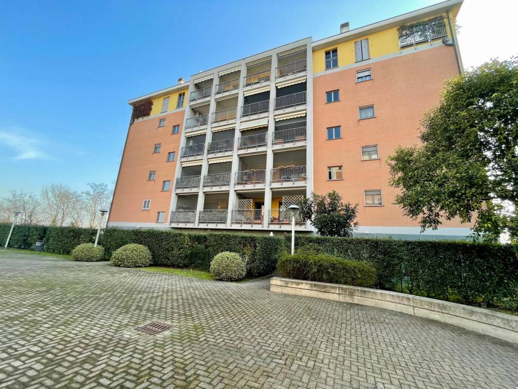 Affitto Appartamento Buccinasco. Bilocale in via Guido Rossa 30. Buono ...