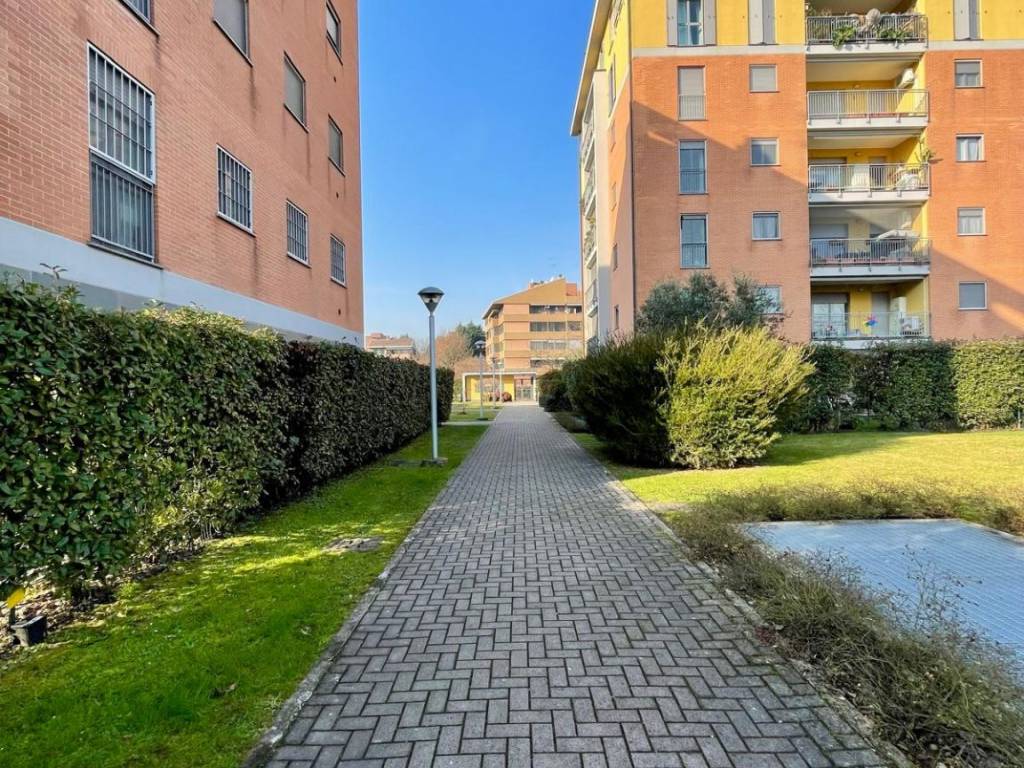 Affitto Appartamento Buccinasco. Bilocale in via Guido Rossa 30. Buono ...