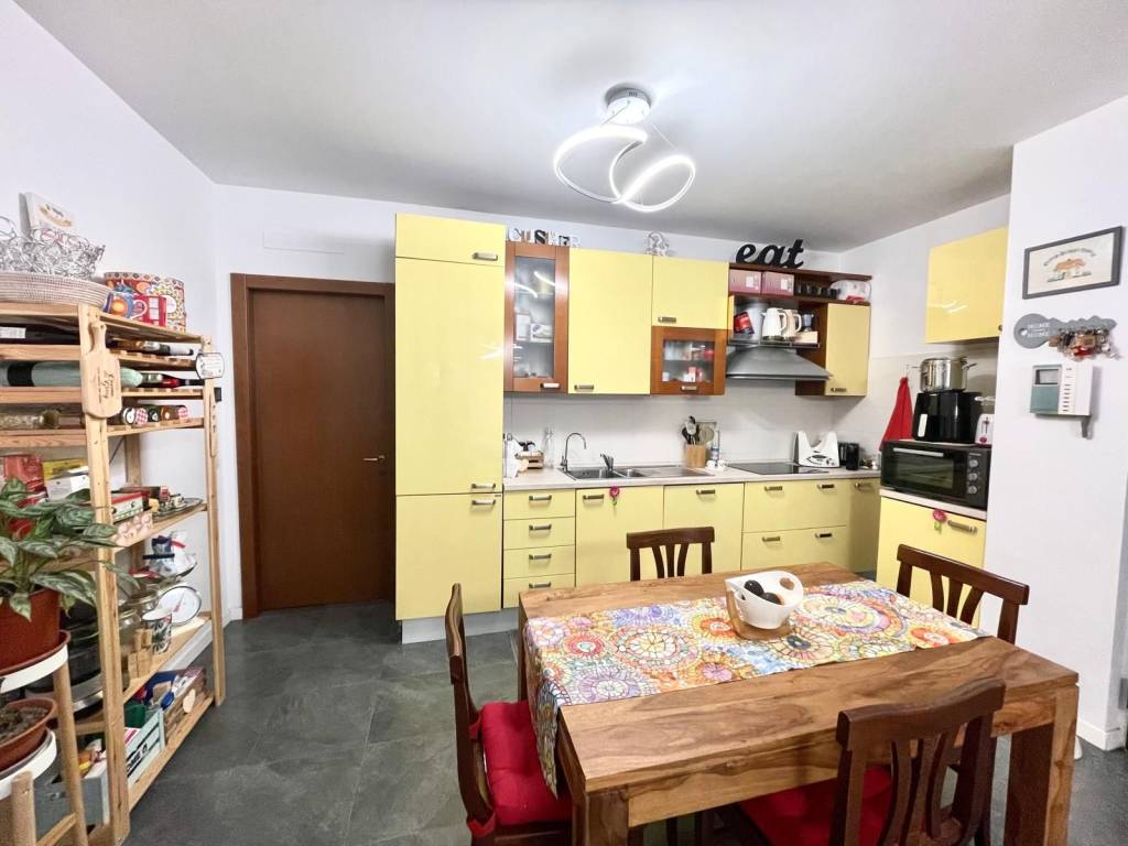 Affitto Appartamento Buccinasco. Bilocale in via Guido Rossa 30. Buono ...