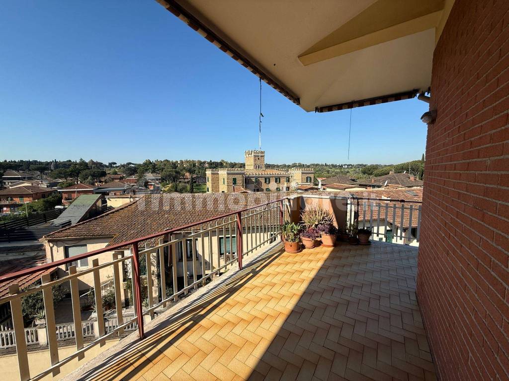 Vendita Attico in via di San Tarcisio 116 Roma. Da ristrutturare, posto ...