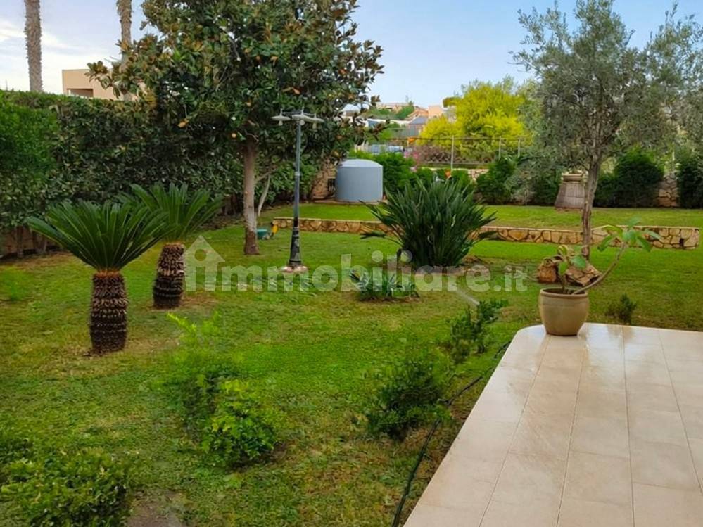 Vendita Villa unifamiliare in via Pietro Fillioley Siracusa. Ottimo ...