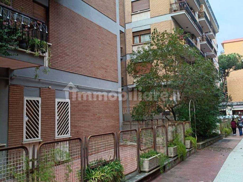 Vendita Appartamento Roma. Quadrilocale in via Mario Musco 42. Buono ...