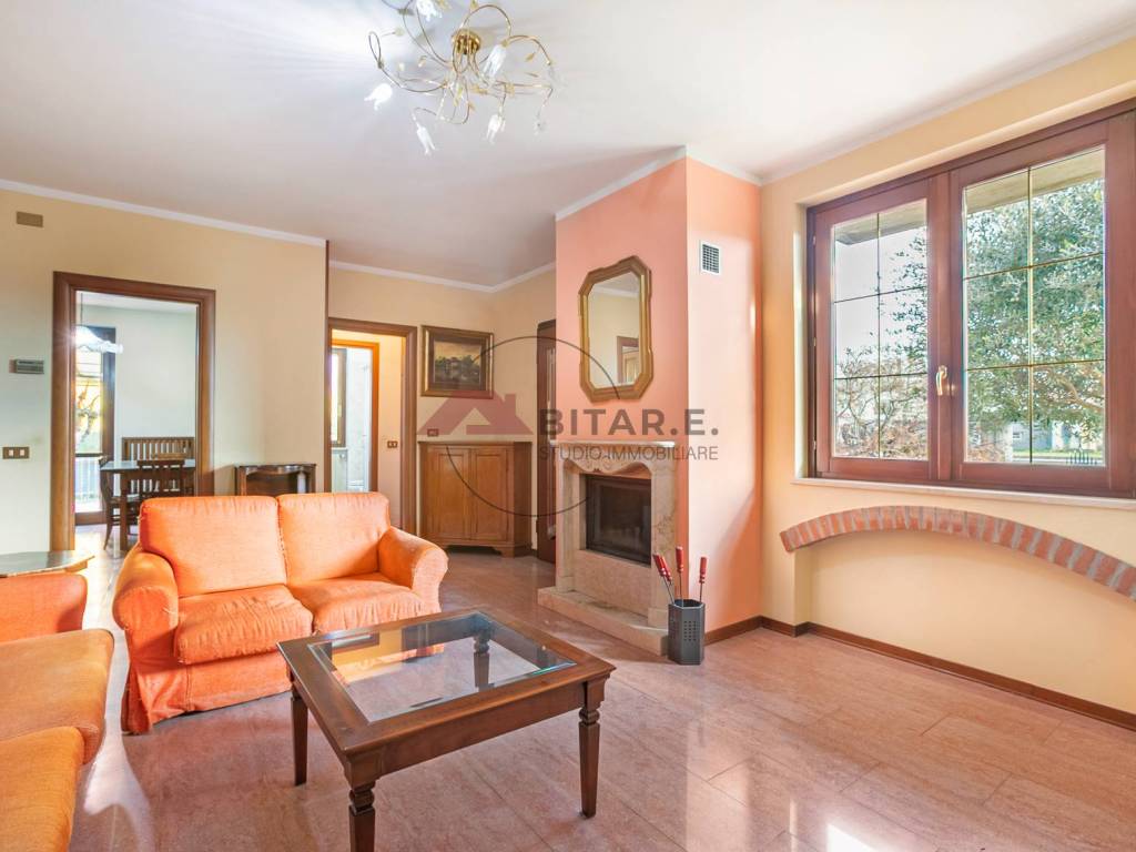 Vendita Villa unifamiliare in via roma Verolavecchia. Da ristrutturare ...