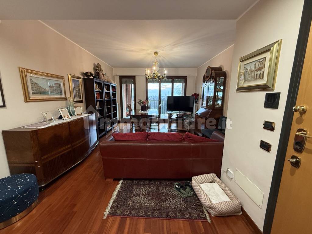 Vendita Appartamento Buccinasco. Trilocale in via Guido Rossa. Quinto ...