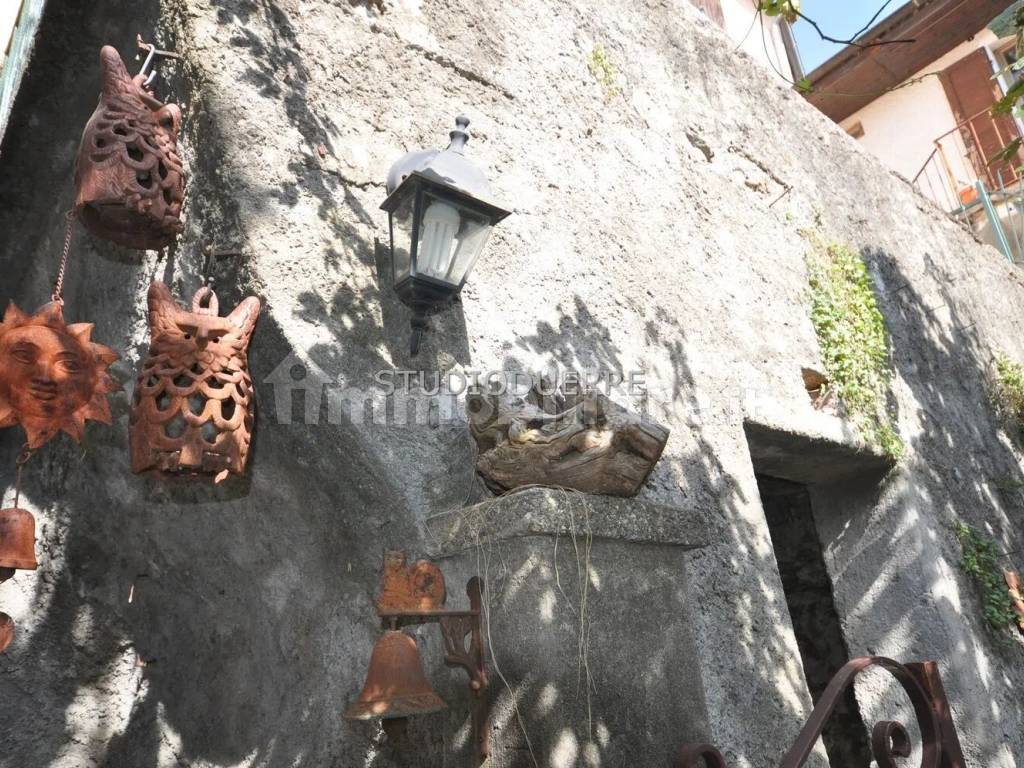 Vendita Villa unifamiliare in via F.Lli Zaccheo, 1 Maccagno con Pino e ...