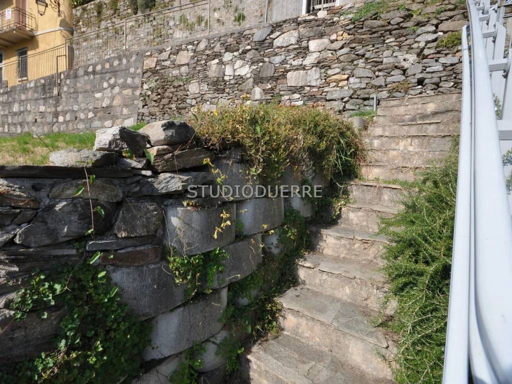 Vendita Villa unifamiliare in via F.Lli Zaccheo, 1 Maccagno con Pino e ...