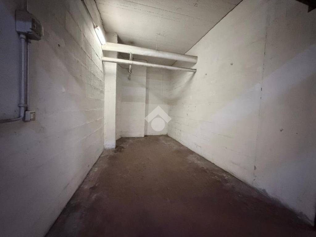 Garage - Box via Val Maggia, Roma, Rif. 126277021 - Immobiliare.it