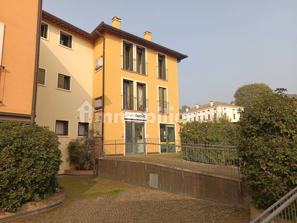 Vendita Appartamento Alonte. Trilocale, Buono stato, piano terra, posto ...