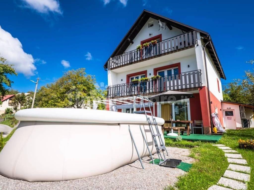 Vendita Terratetto unifamiliare Općina Brod Moravice. Con balcone, 250 ...