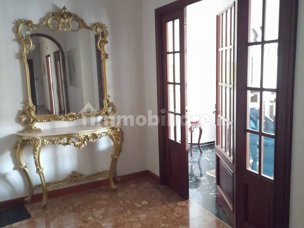 Vendita Appartamento in via Fabio Garelli 14. Genova. Da ristrutturare ...