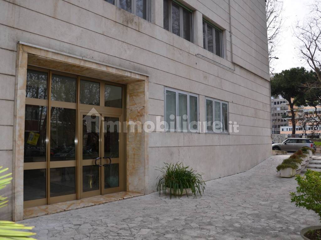 Vendita Appartamento Roma. Trilocale in via Cristoforo Colombo 175. Da ristrutturare, piano ...