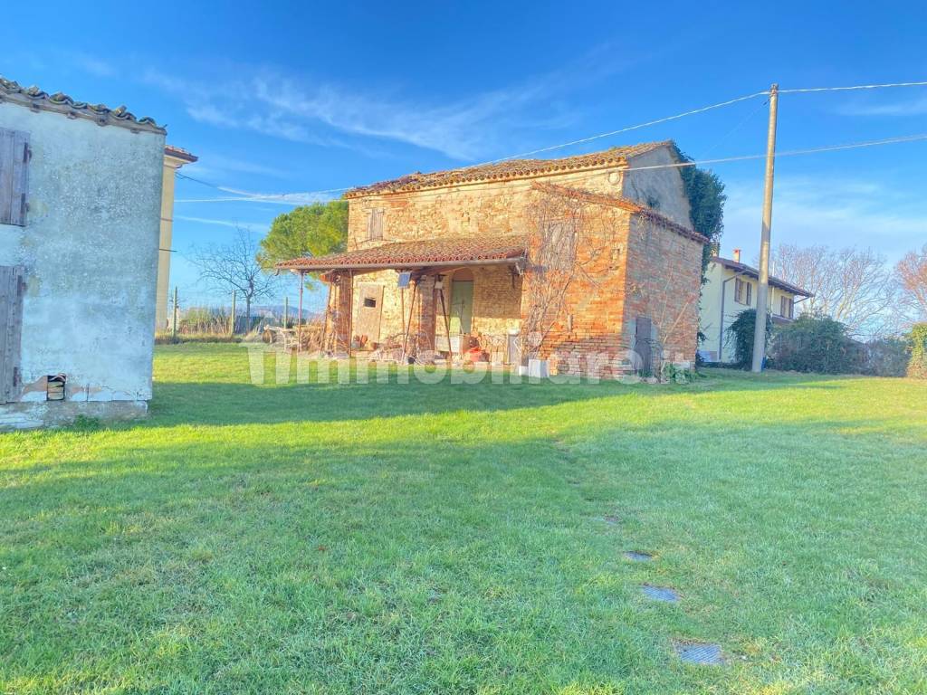 Vendita Casale in via Carlo Armellini 30 Coriano. Da ristrutturare ...