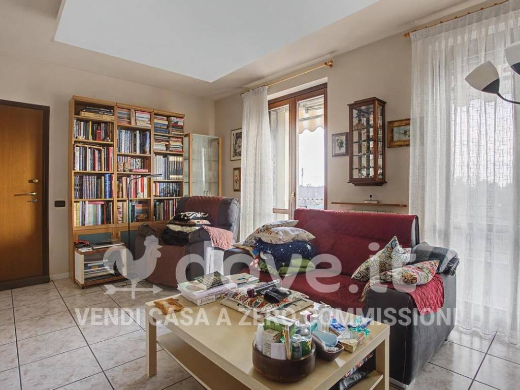 Vendita Appartamento Carnago. Quadrilocale in via Pio XII 78. Buono ...
