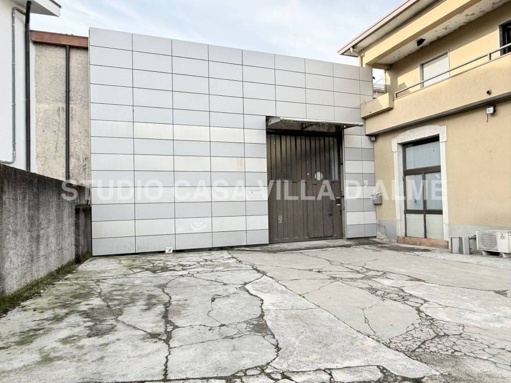 Capannone via Dante, Villa d'Almè, Rif. 126545951 - Immobiliare.it