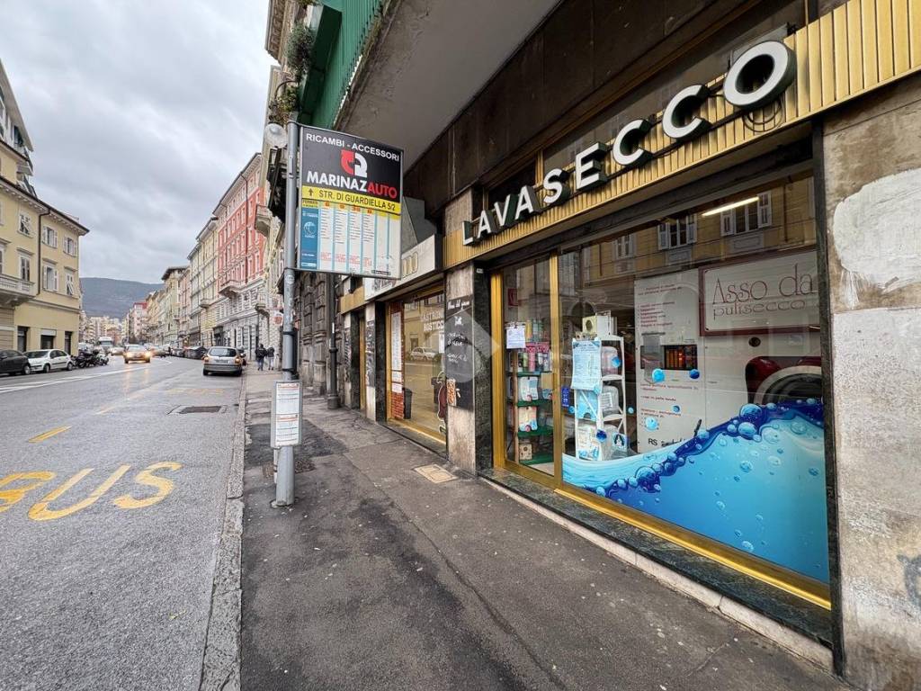 Locale commerciale via Giulia 19, Trieste, Rif. 126650989 - Immobiliare.it