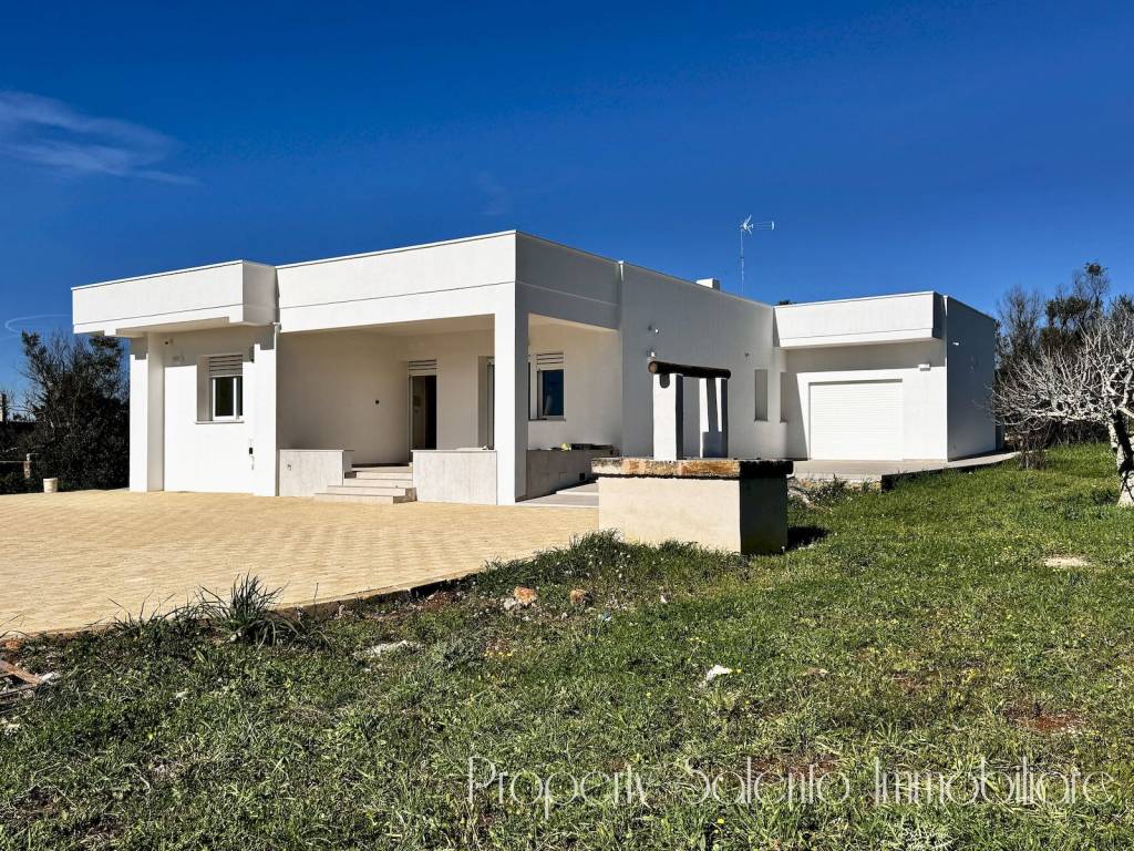 Vendita Villa unifamiliare in Strada Vicinale di Mare III Racale. Nuova ...