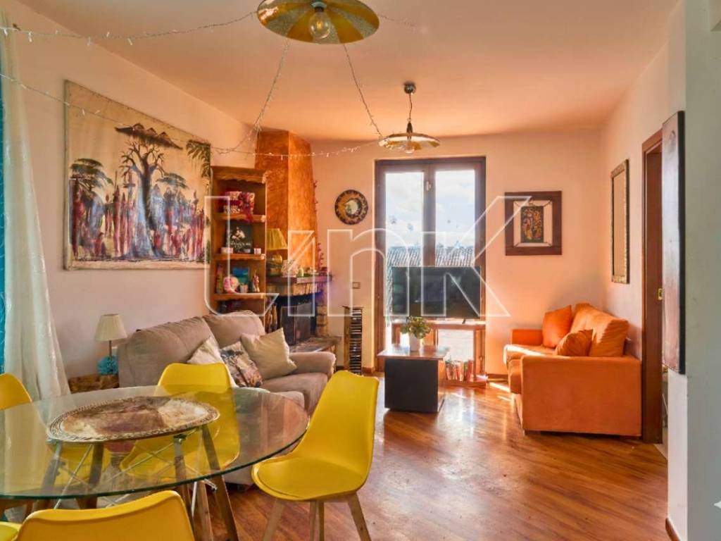 Vendita Villa bifamiliare in via dei Ludi Sutri. Da ristrutturare, con ...